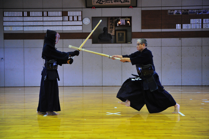 Kendo lessons of Chiba Masashi vol. 2 : How to perform snappy strikes ...